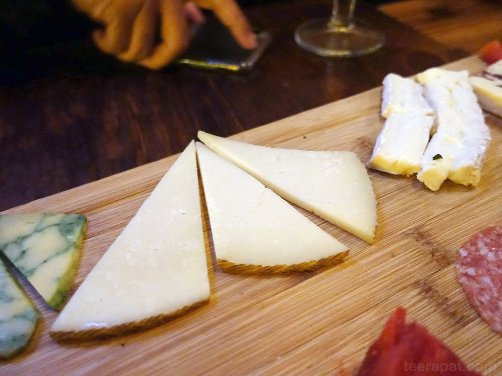 The Hopping Pig คราฟท์เบียร์บาร์ 32 แทปใจกลางเมือง San Diego – teerapat.com